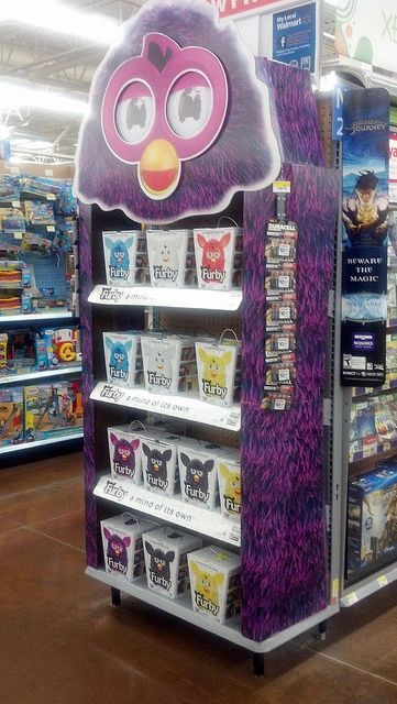 10 Examples of Awesome Retail End Cap Displays